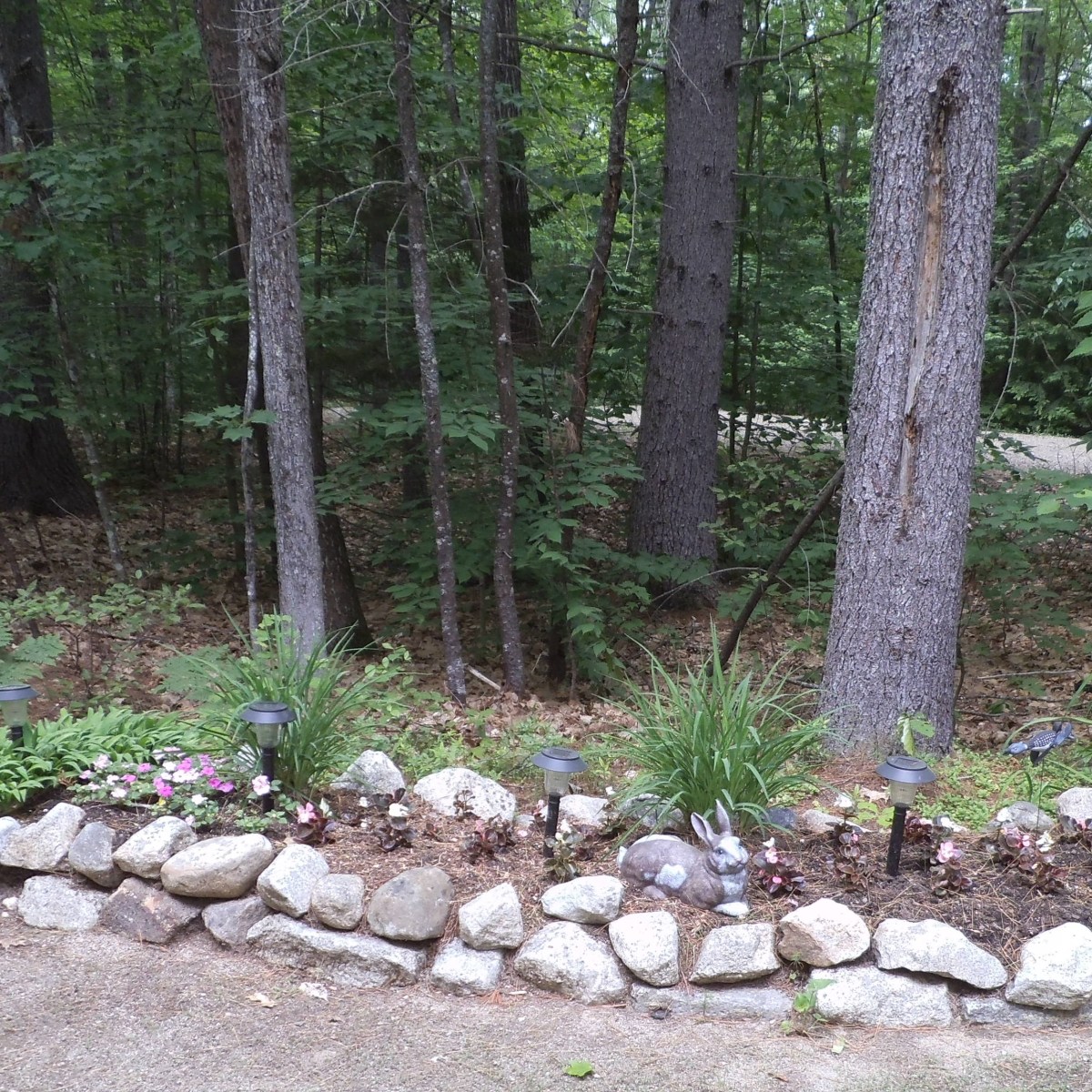 Landscaping with Stone Borders - HubPages