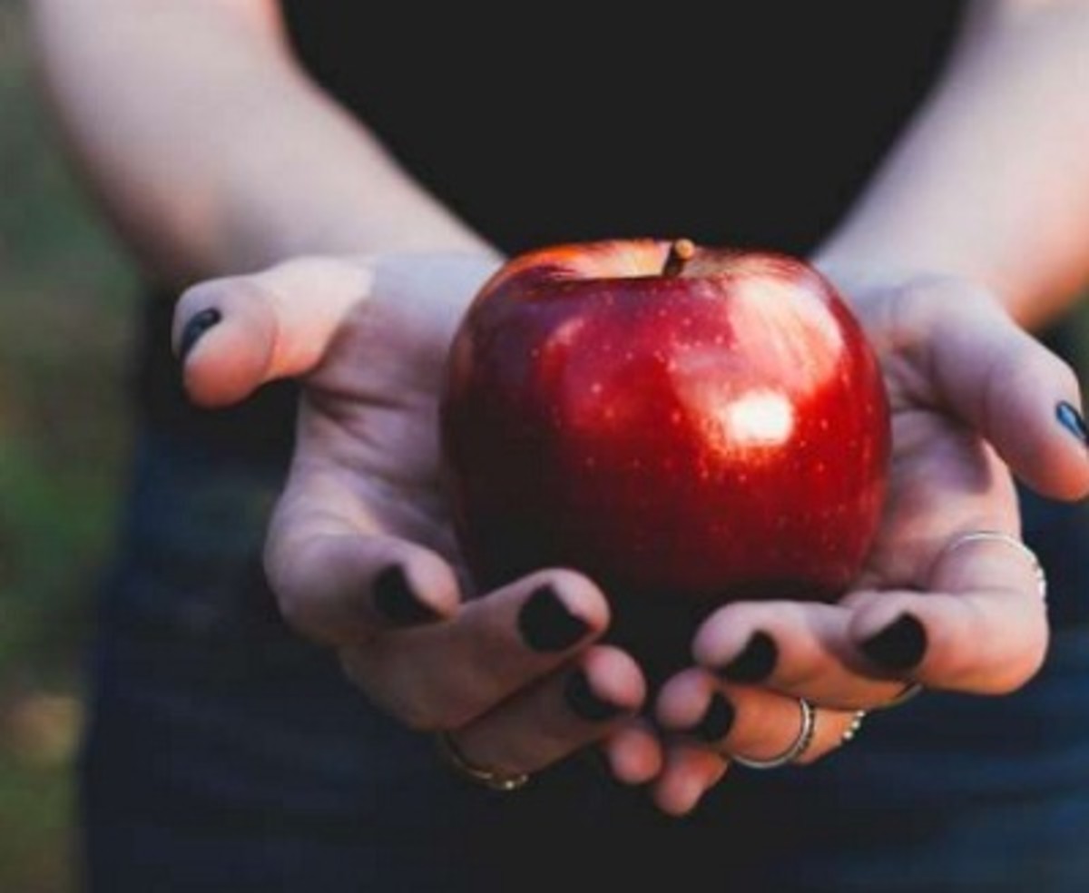 Benefits of Apple: 11 Outstanding Health Benefits of Eating an Apple ...