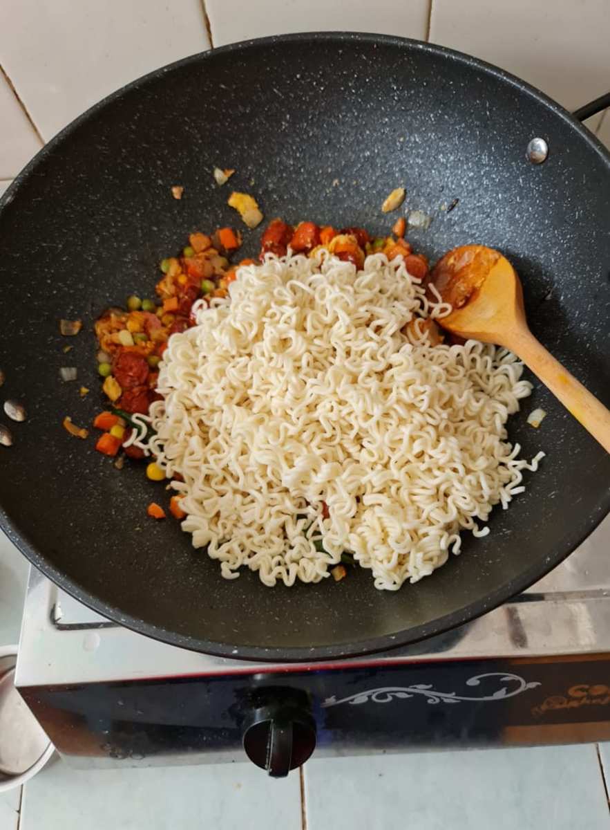 How to Make Malaysian Maggi Goreng (Fried Maggi) - Delishably
