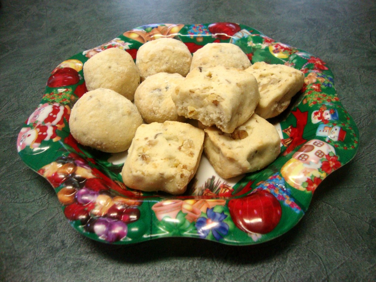 Walnut Shortbread Cookies Dusted With Icing Sugar - HubPages