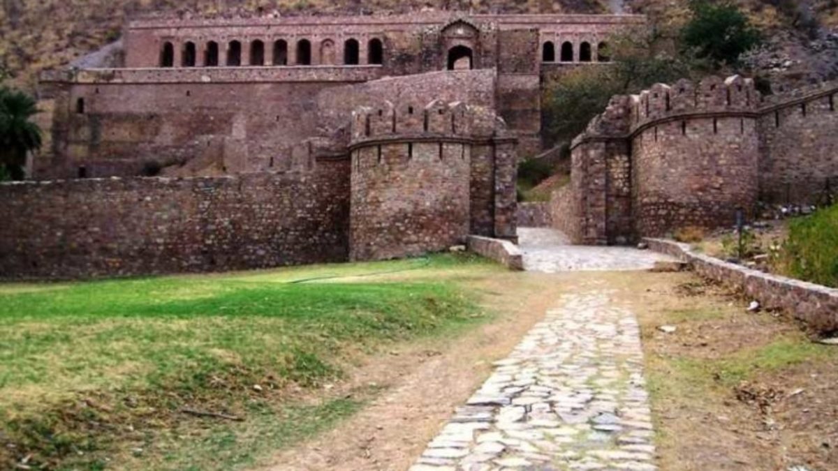 The Frightening Secrets of the Most Haunted Place in India - HubPages