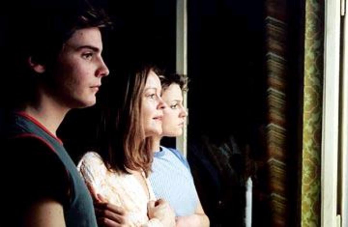 Goodbye, Lenin! (2003) 'Coca Cola is a socialist drink?' - HubPages