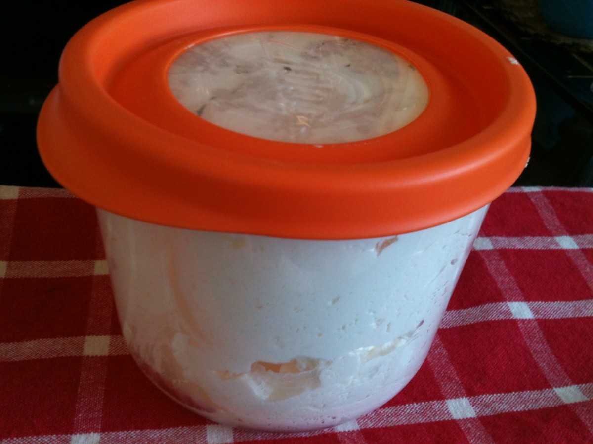 Fudge Float Chocolate Cake With Whipped Cream. How Long To Keep Whipped ...