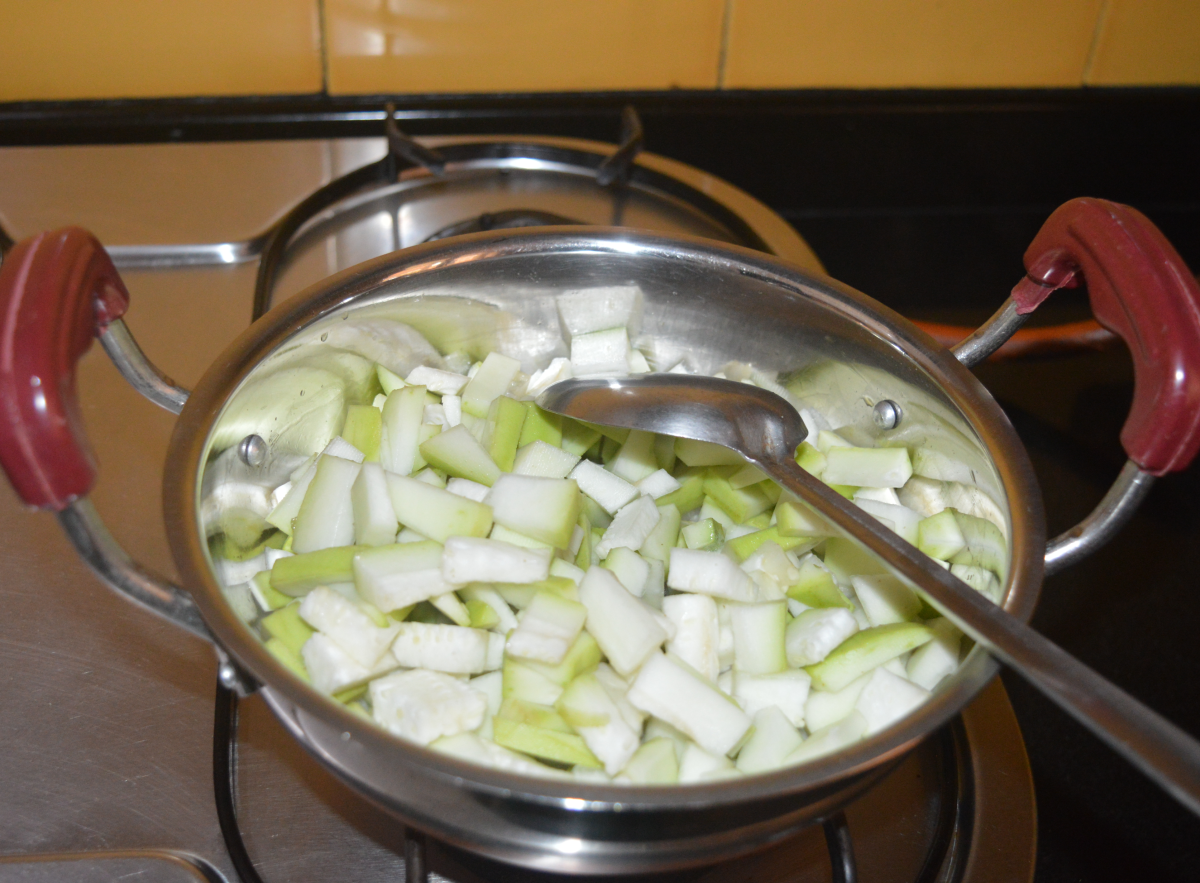 Bottle Gourd Chutney (Sorekai Chutney) Recipe - Delishably
