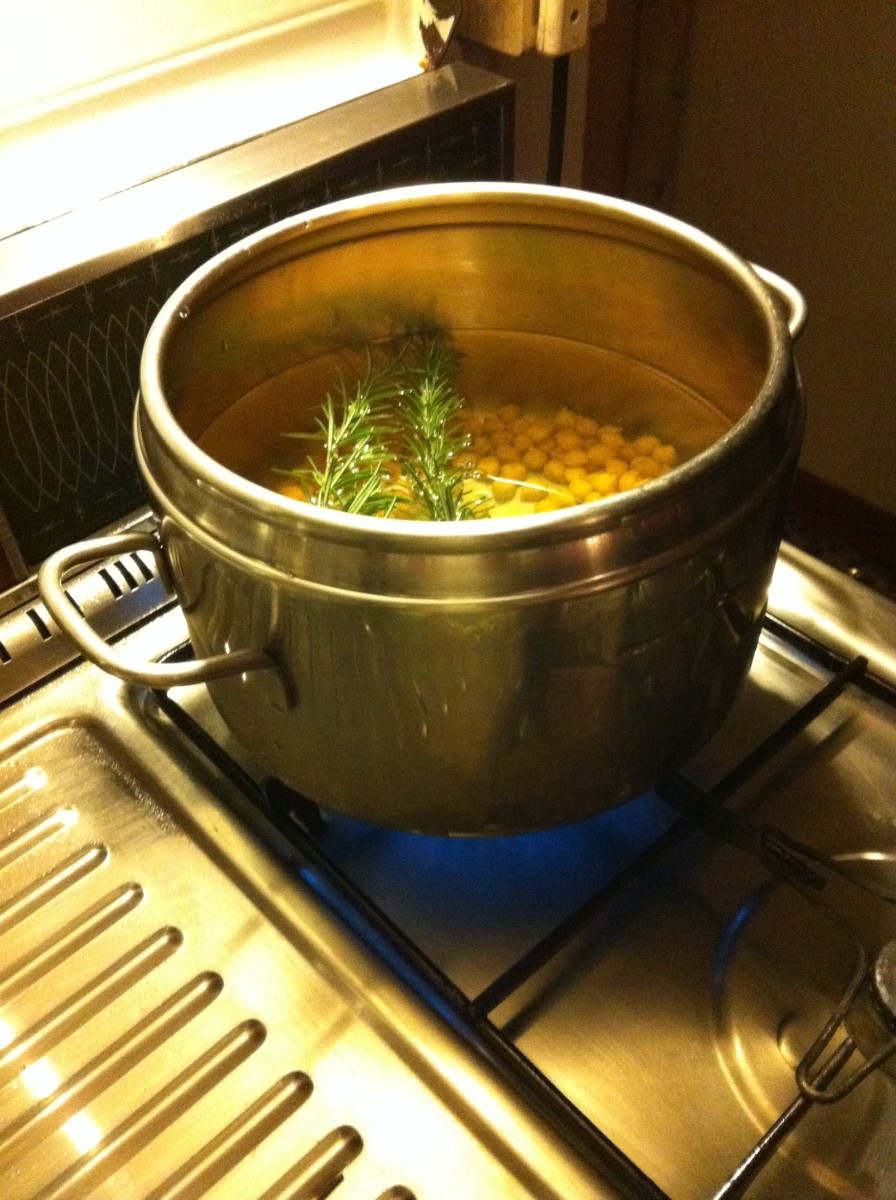 Authentic Way to Make a Pasta Dish with Garbanzo Beans (Ceci). - HubPages