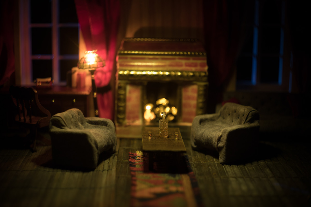 Woman Creates Two Floor Miniature Haunted House and the Details Are ...