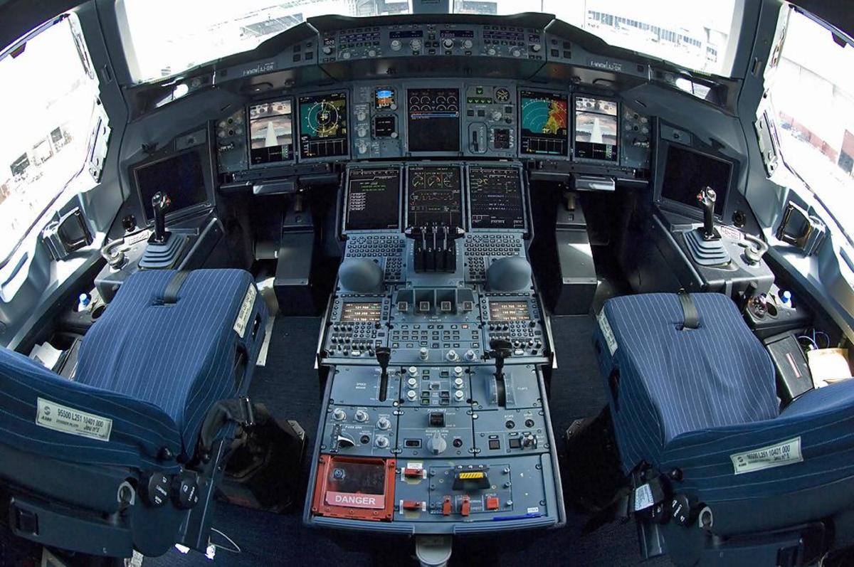What are Flight Deck Audible Voice Warnings? - HubPages