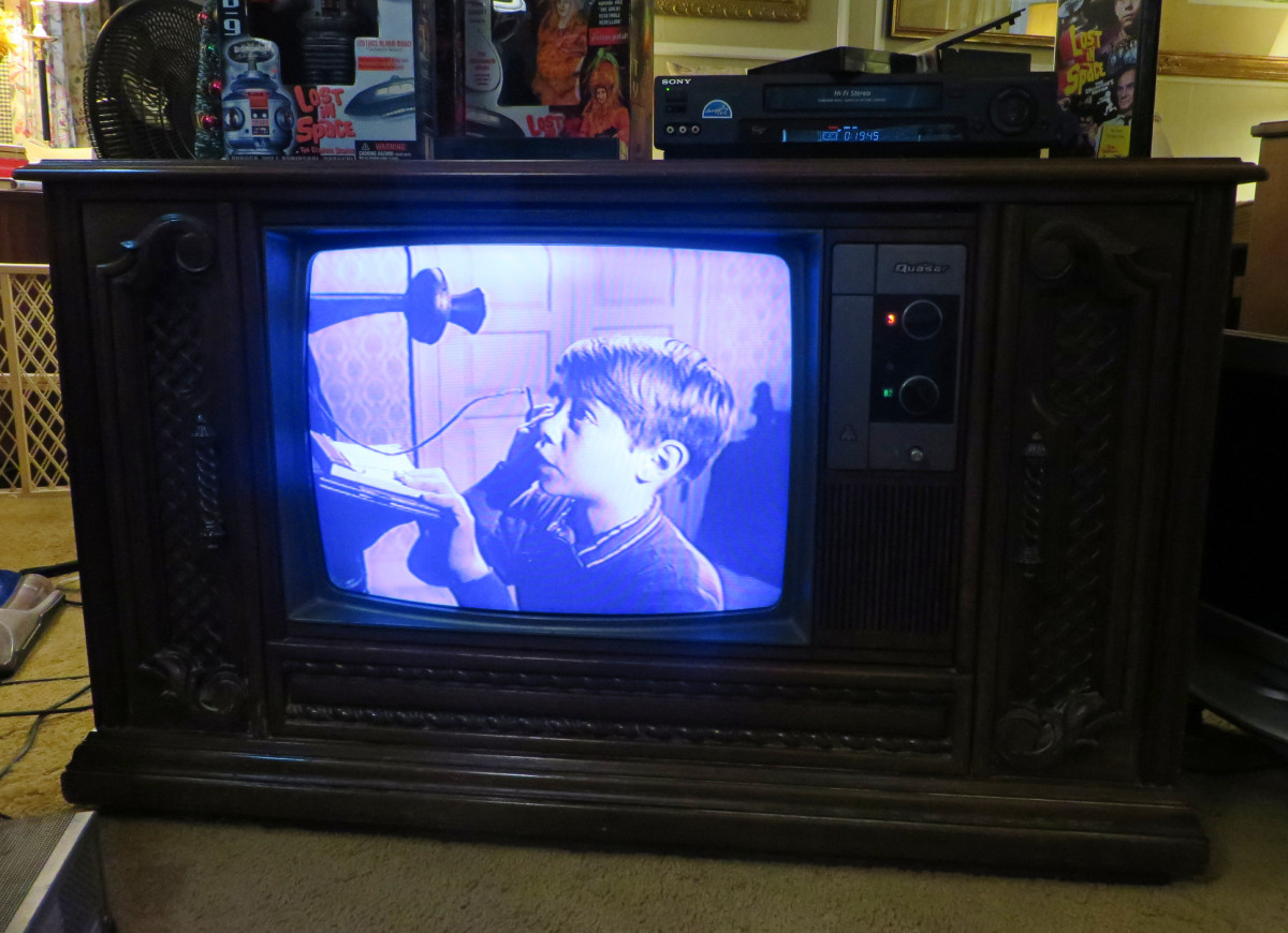 Quasar Color Console Television Model Wl9439sp, and Other Vintage ...