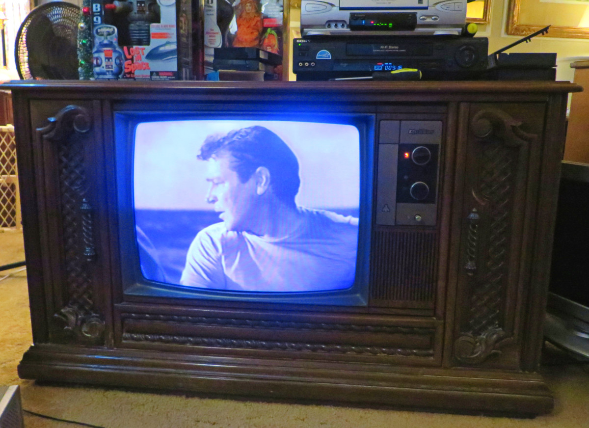 Quasar Color Console Television Model Wl9439sp, and Other Vintage ...