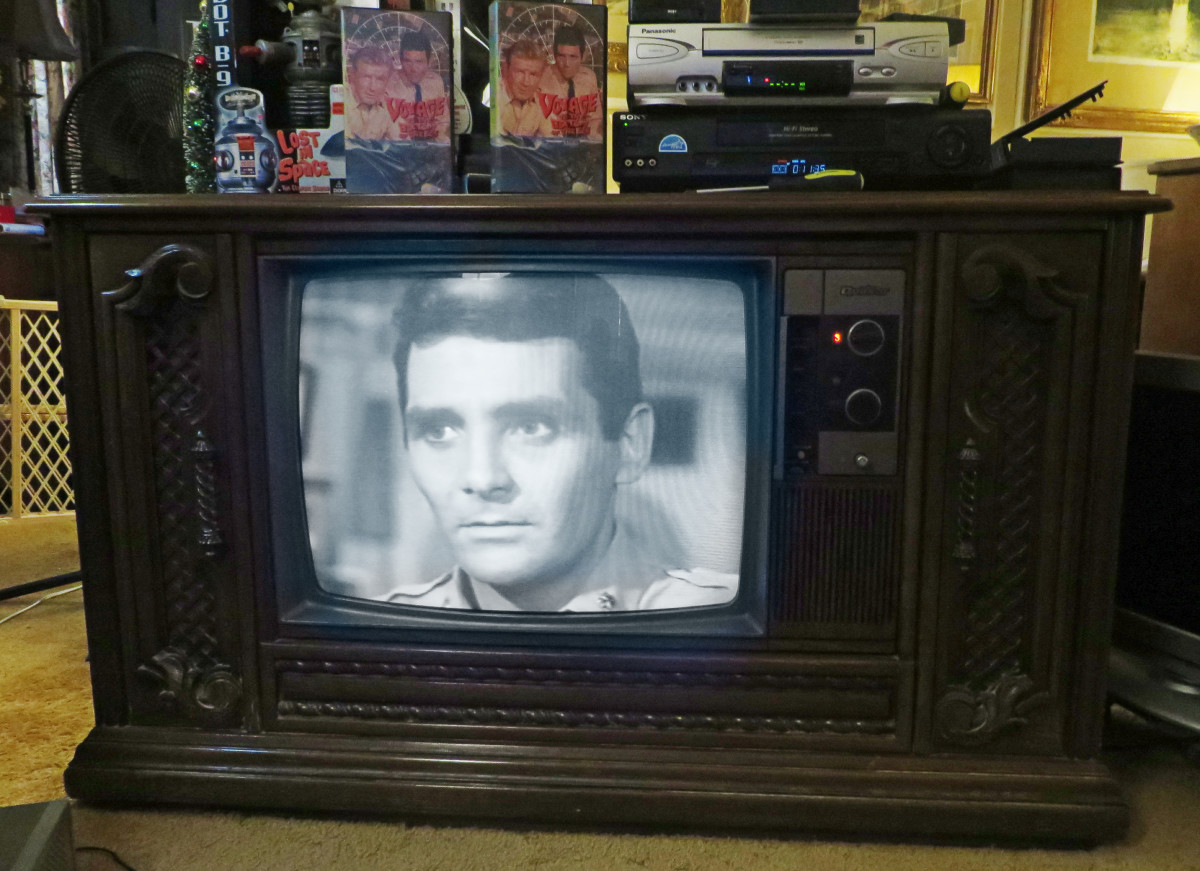 Quasar Color Console Television Model Wl9439sp, and Other Vintage ...