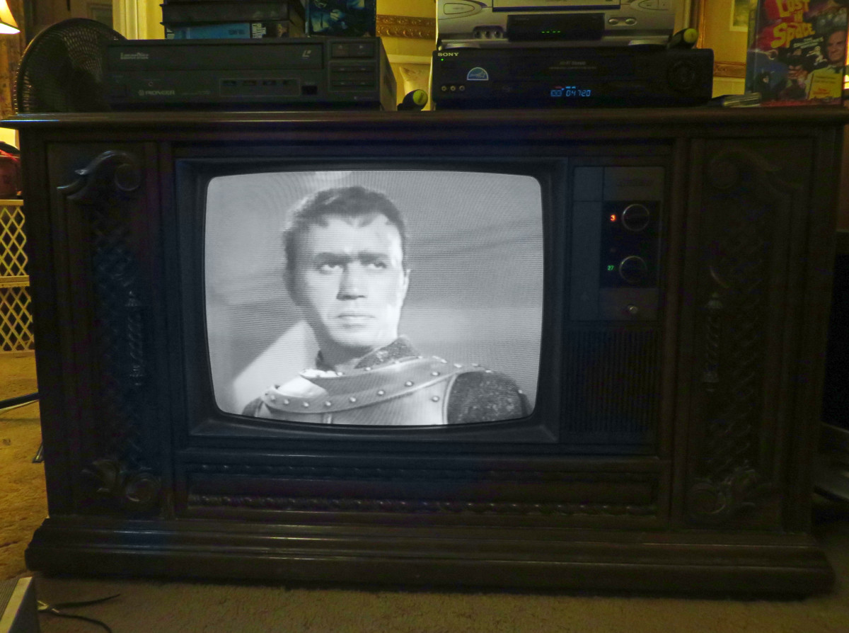 Quasar Color Console Television Model Wl9439sp, and Other Vintage ...