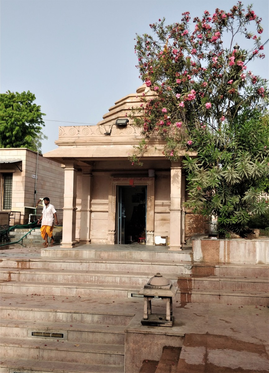 Bindu Sarovar - the Sacred Lake in Siddhpur, Gujarat, India - HubPages