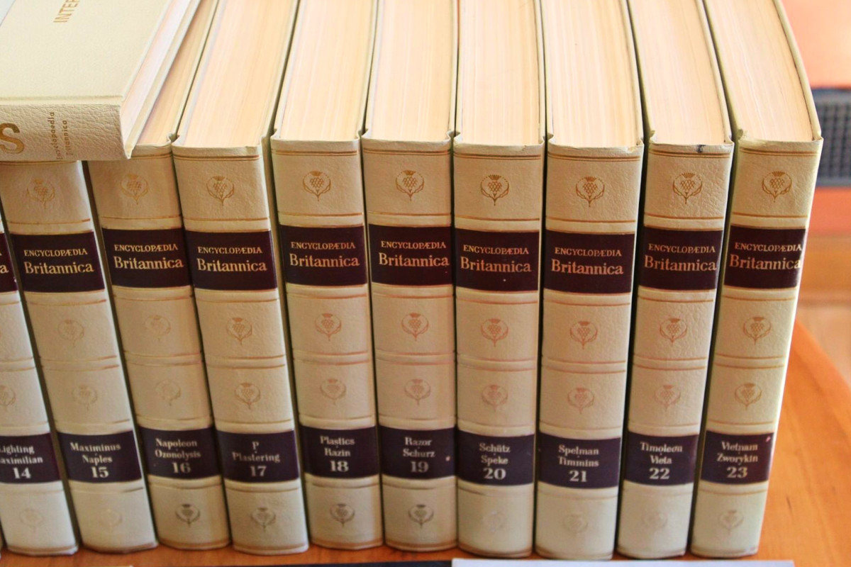 Encyclopedia Britannica 1969 200th Anniversary White Set + Dictionaries ...