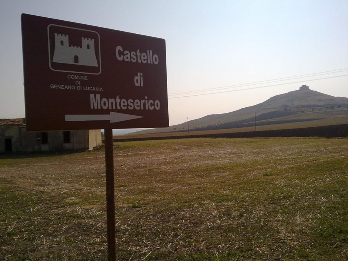 The Norman Castle of Monteserico - HubPages
