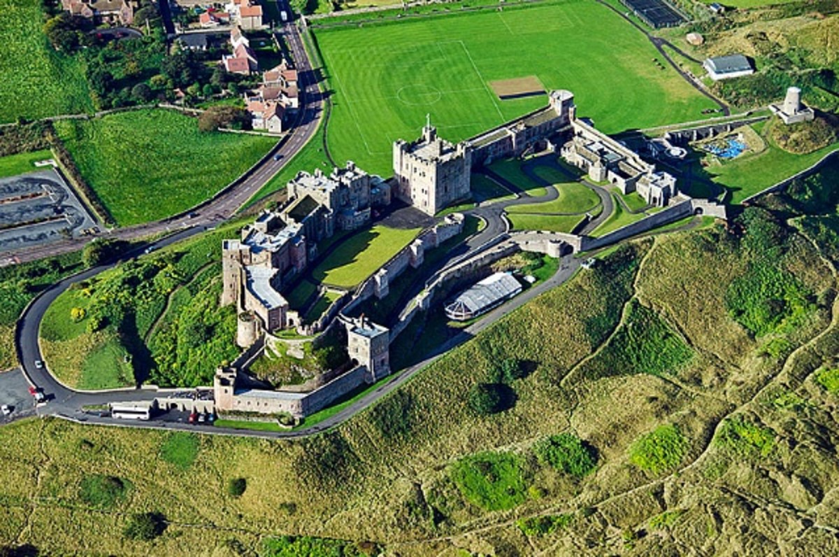 Travel North - 35: Bamburgh Round Trip - From the Castle to Holy Island ...