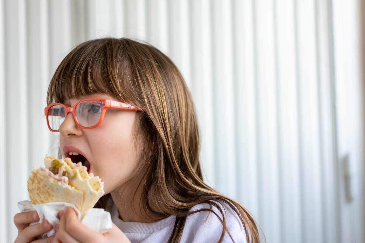 Little Girl Is Gonna Eat ALL the Tacos - WeHaveKids News