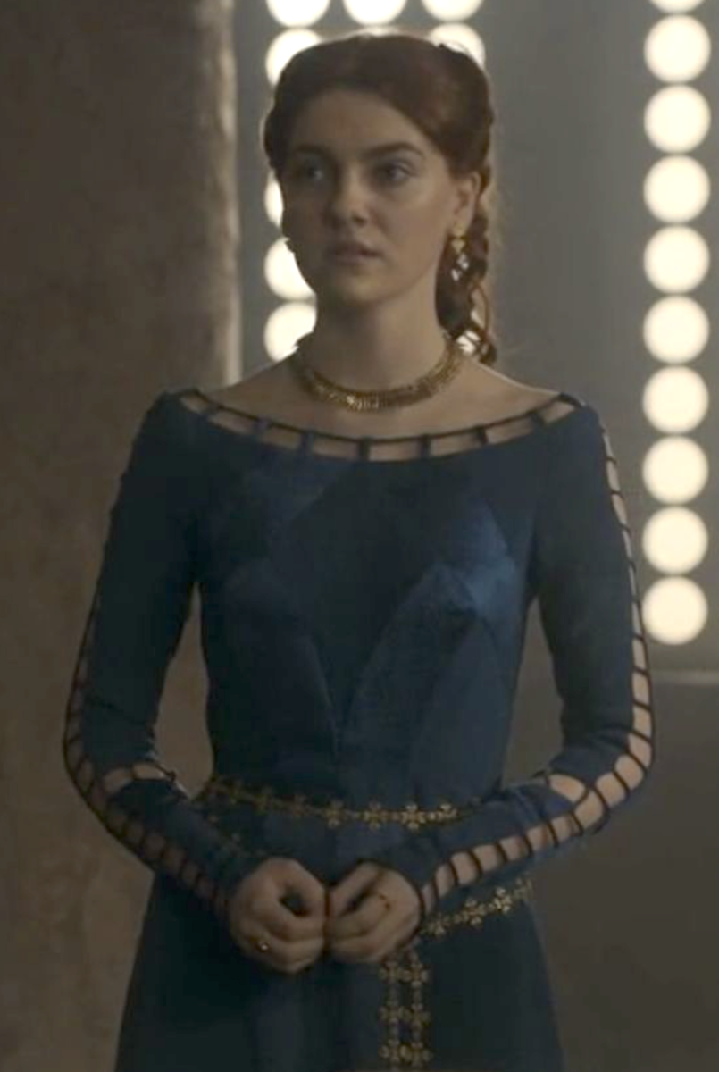 Alicent Hightower’s 7 Best Costumes From Season 1 of “House of the Dragon” - HubPages
