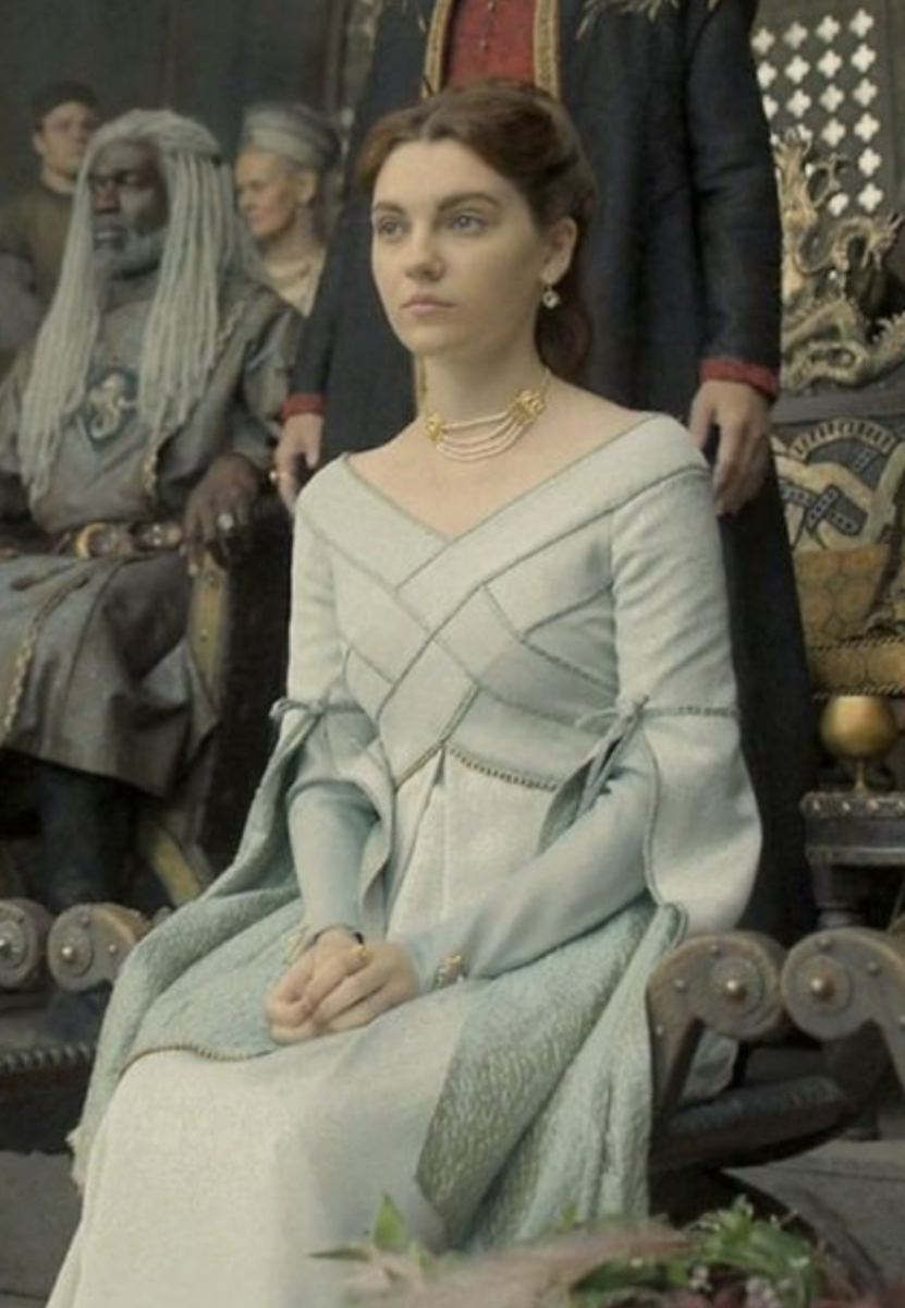 Alicent Hightower’s 7 Best Costumes From Season 1 of “House of the Dragon” - HubPages