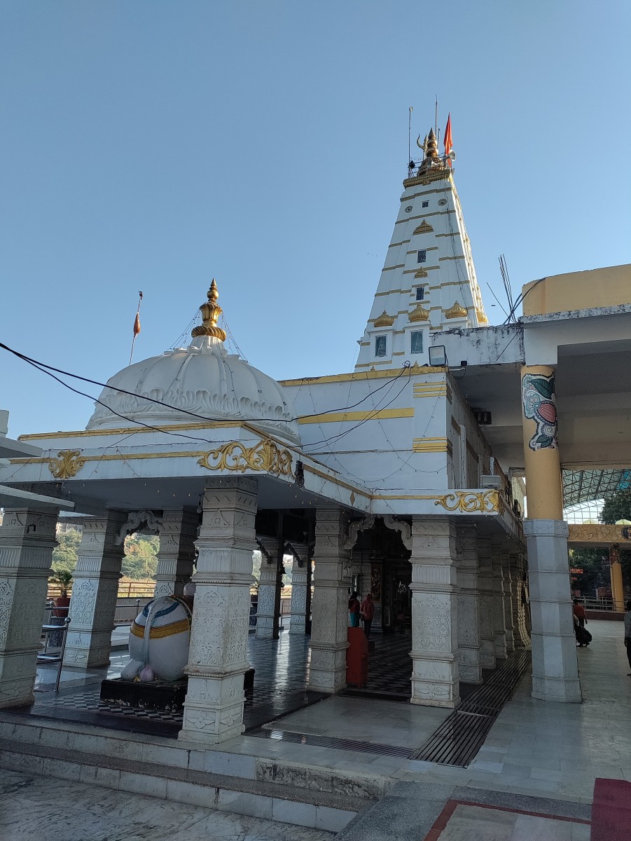 "Ashta Mukha Lingam" or Shiva Linga With 8 Faces in the Pashupatinath ...