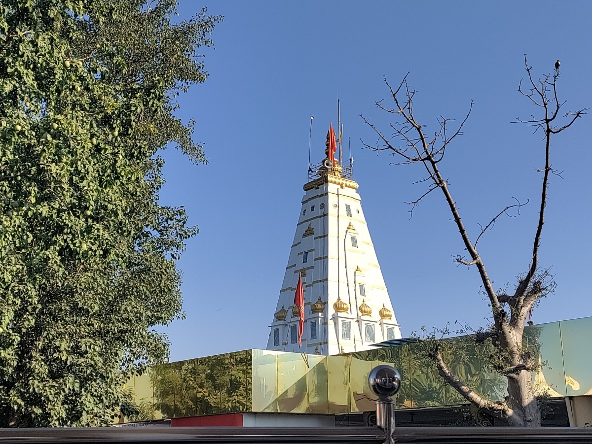"Ashta Mukha Lingam" or Shiva Linga With 8 Faces in the Pashupatinath ...
