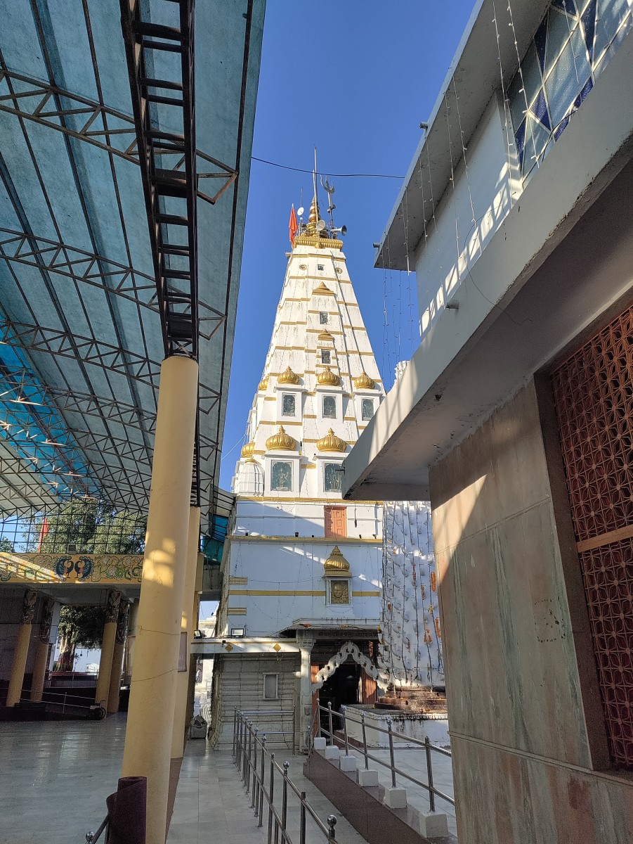 "Ashta Mukha Lingam" or Shiva Linga With 8 Faces in the Pashupatinath ...