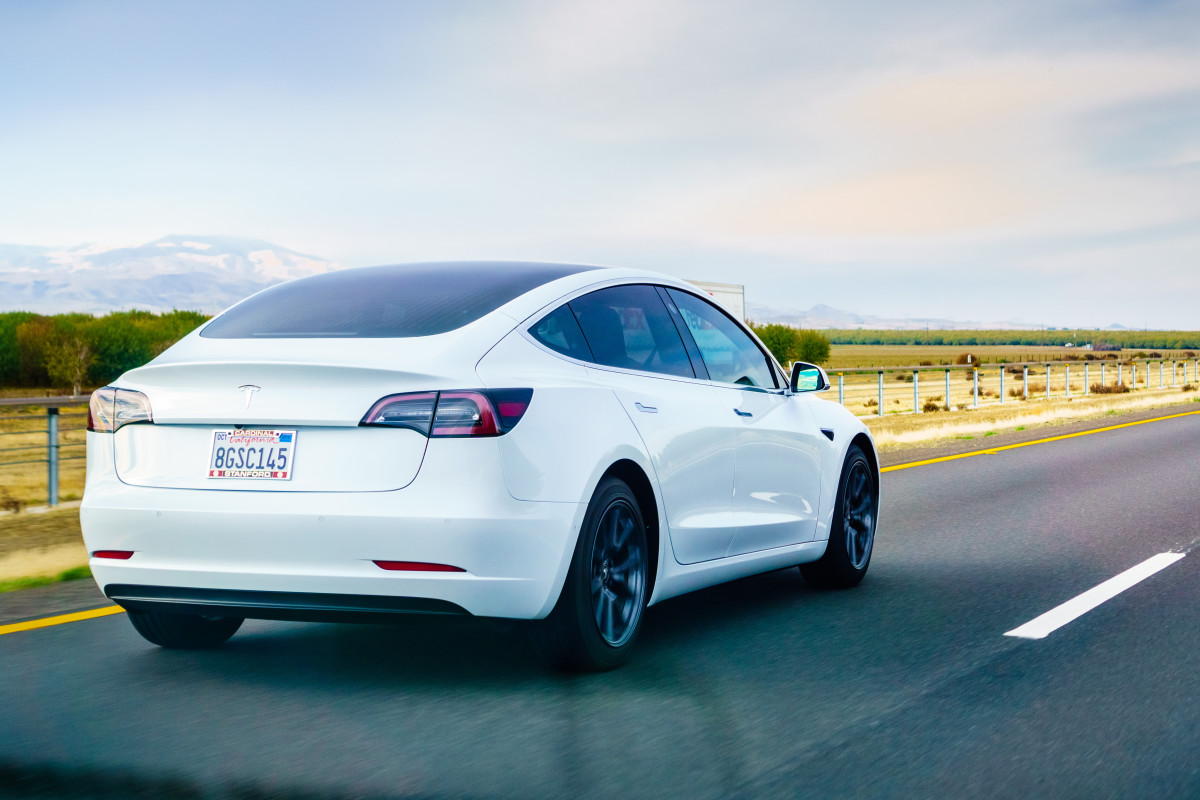 Couple Shares Pros and Cons of Driving a Tesla for a 300-Mile Road Trip ...