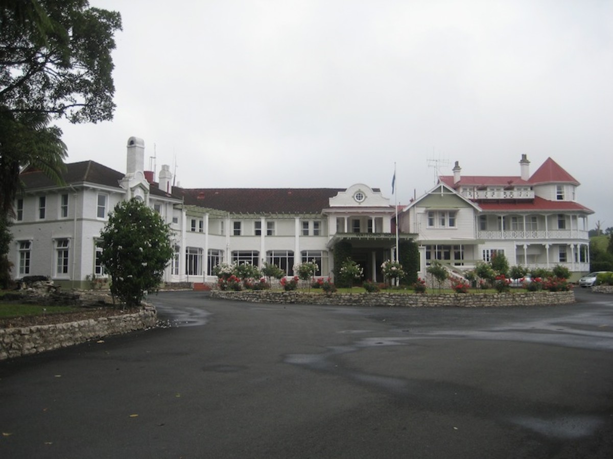 Waitomo Caves – Limestone Formations and Glowworms in New Zealand ...