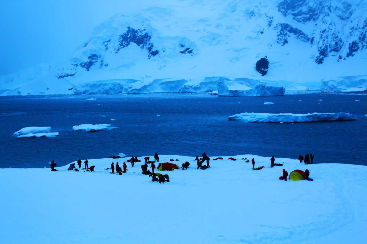 Extreme Travelers Show What Camping In Antarctica Is Really Like ...
