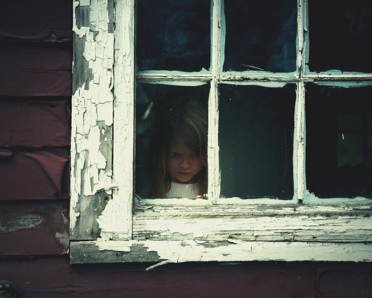 Person Records Creepy Figure Lurking in Empty House Across Street ...