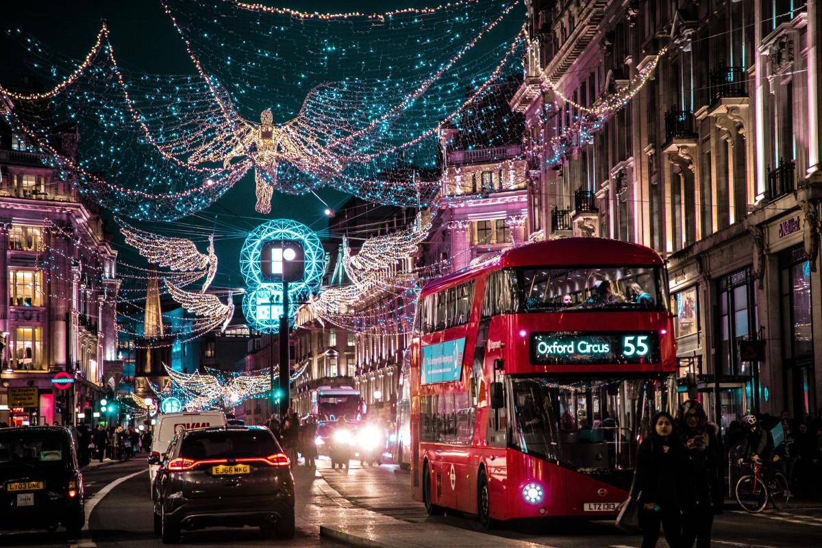 'Paddington's Bus Tea Tour' Is The Perfect Way To See London ...