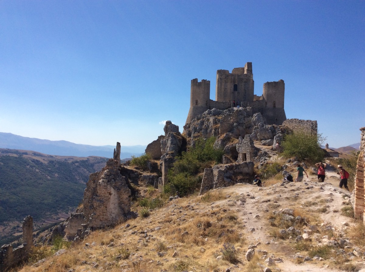 The Fortress of Rocca Calascio in Abruzzo, Italy - HubPages