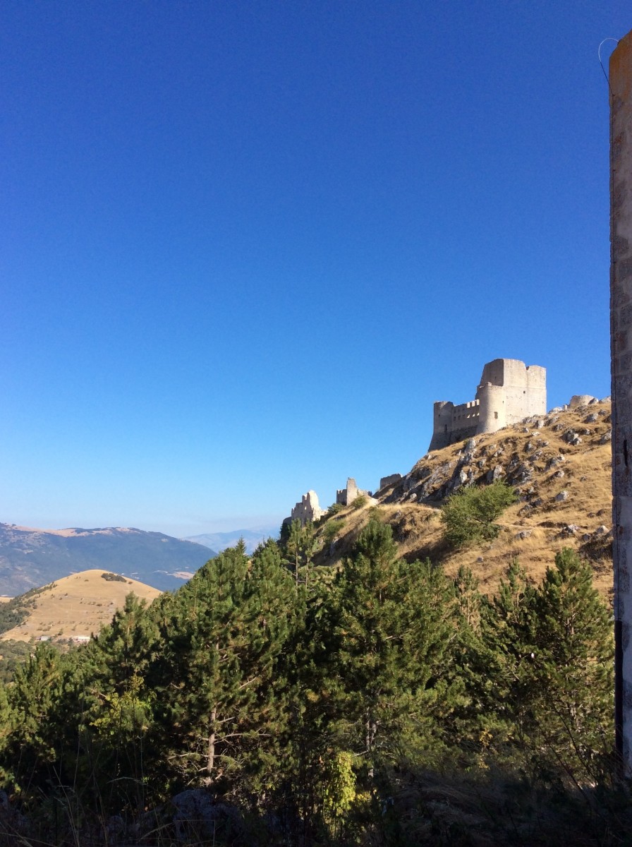 The Fortress of Rocca Calascio in Abruzzo, Italy - HubPages