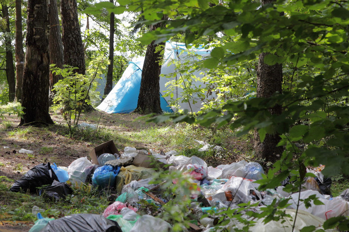 Park Ranger Shows Inconsiderate Campers' Messy Abandoned Campsite ...