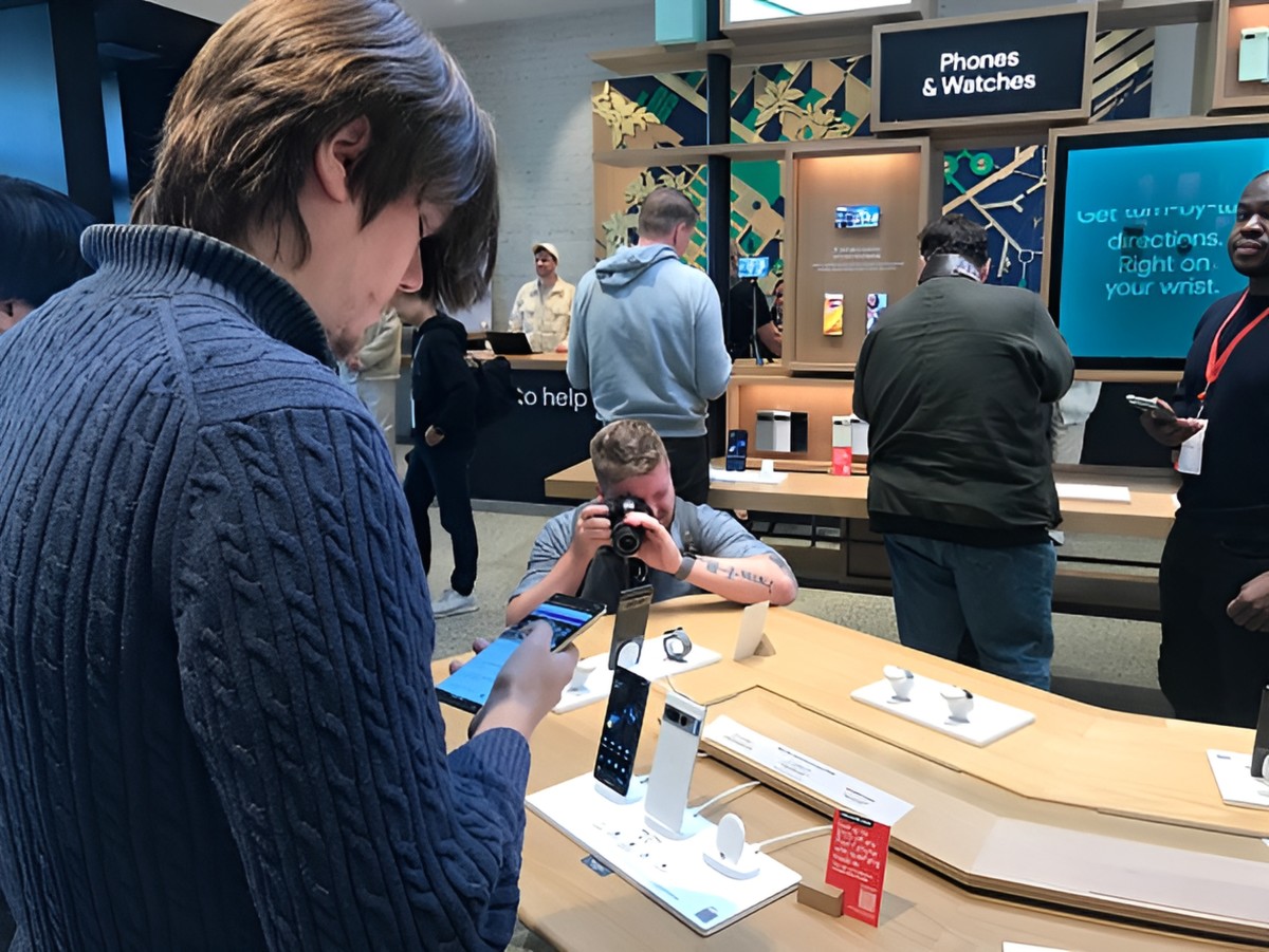 Google Pixel 7a - Google Can't Stop Trolling! - HubPages