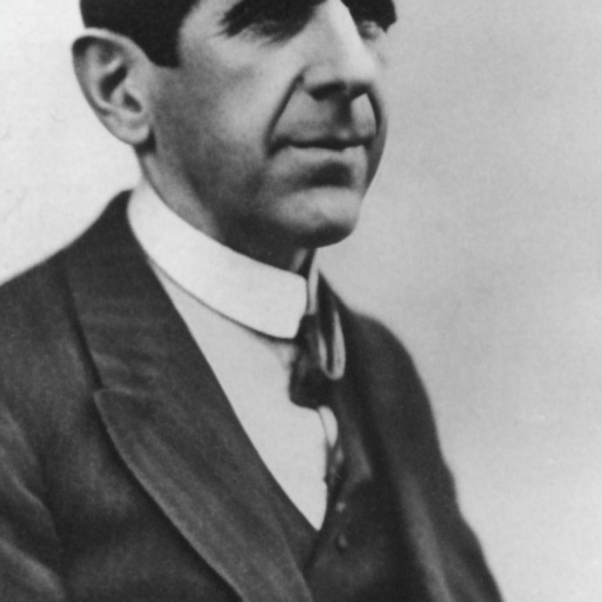 The Great Ponzi: The Rise and Fall of a Mastermind Con Artist - HubPages