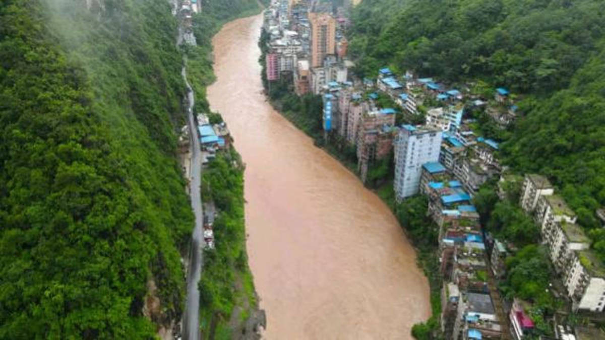 Exploring the Narrowest City in the World: A Visit to Yanjin - HubPages