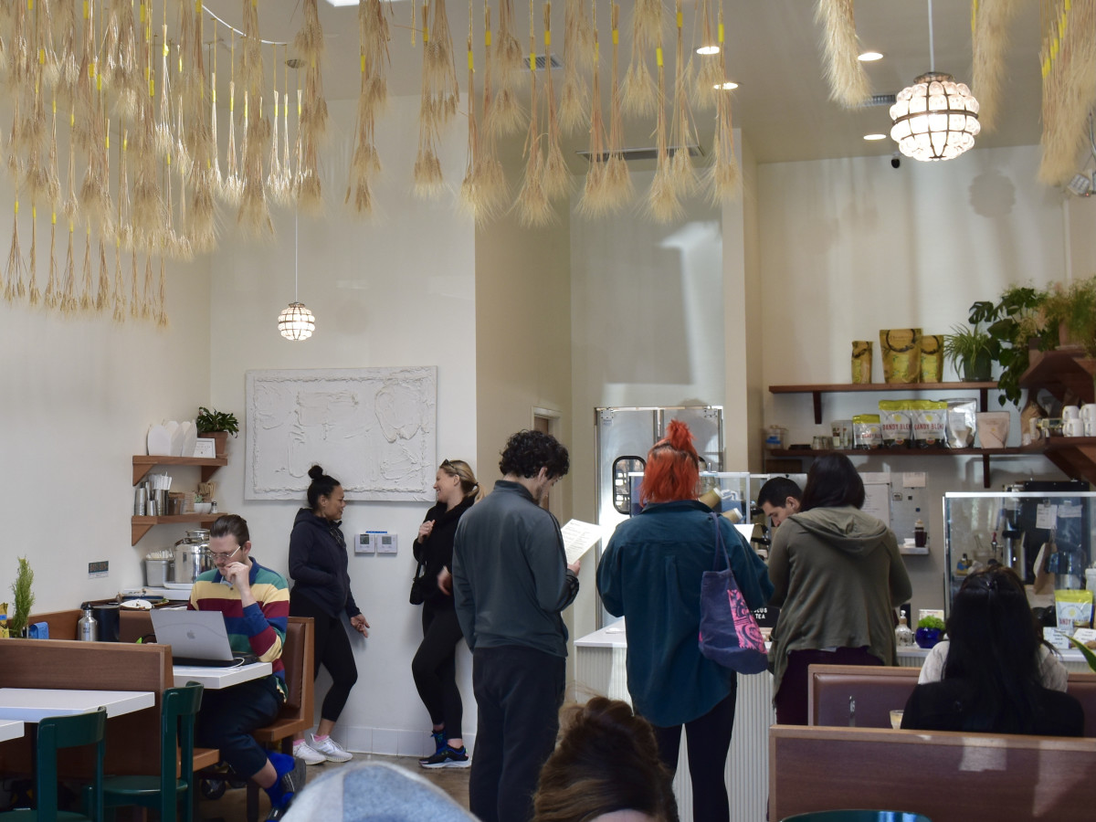 How to Tip at a Semi-Service Restaurant - HubPages