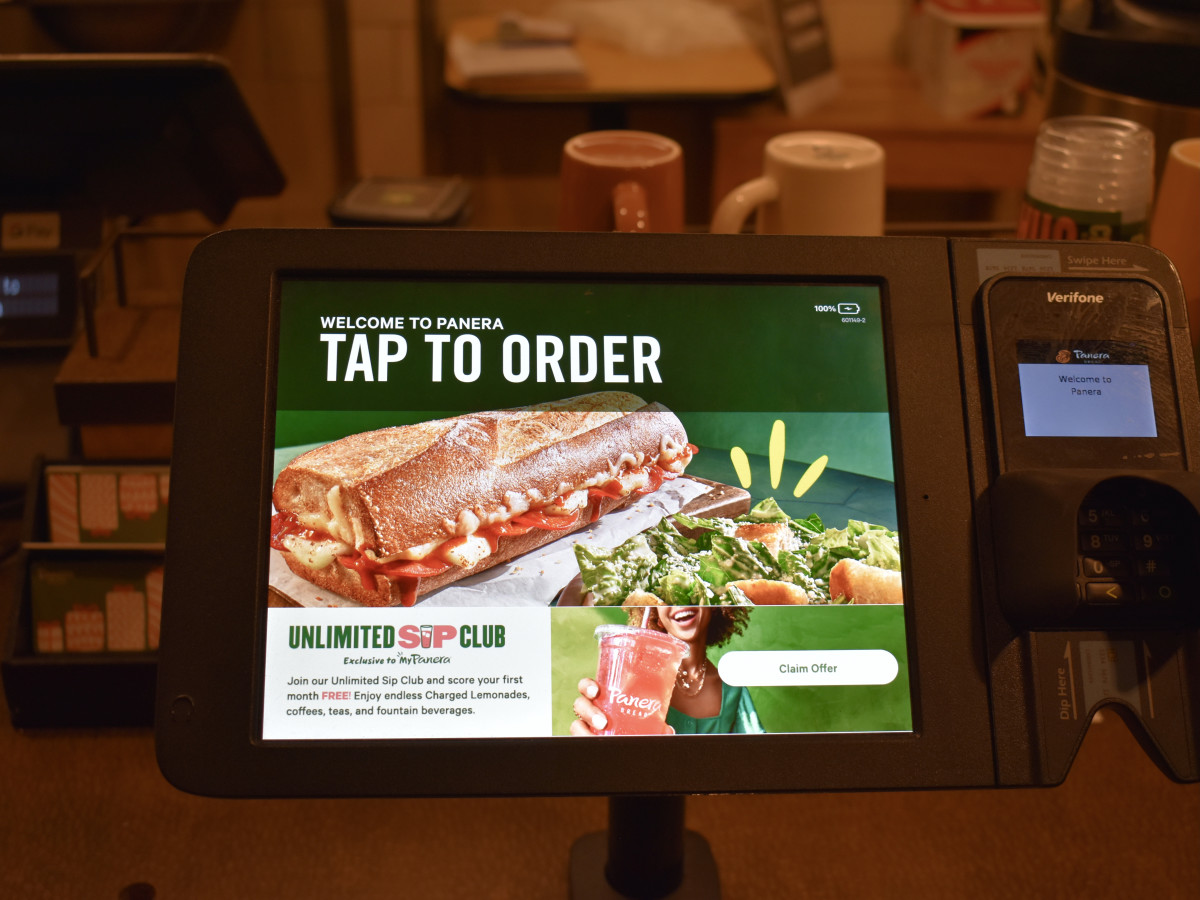 How to Tip at a Semi-Service Restaurant - Delishably