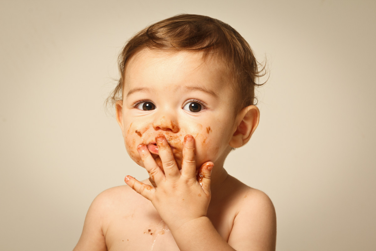 Baby's Viral Reaction to Seeing Chocolate Cake Has People Cracking Up ...