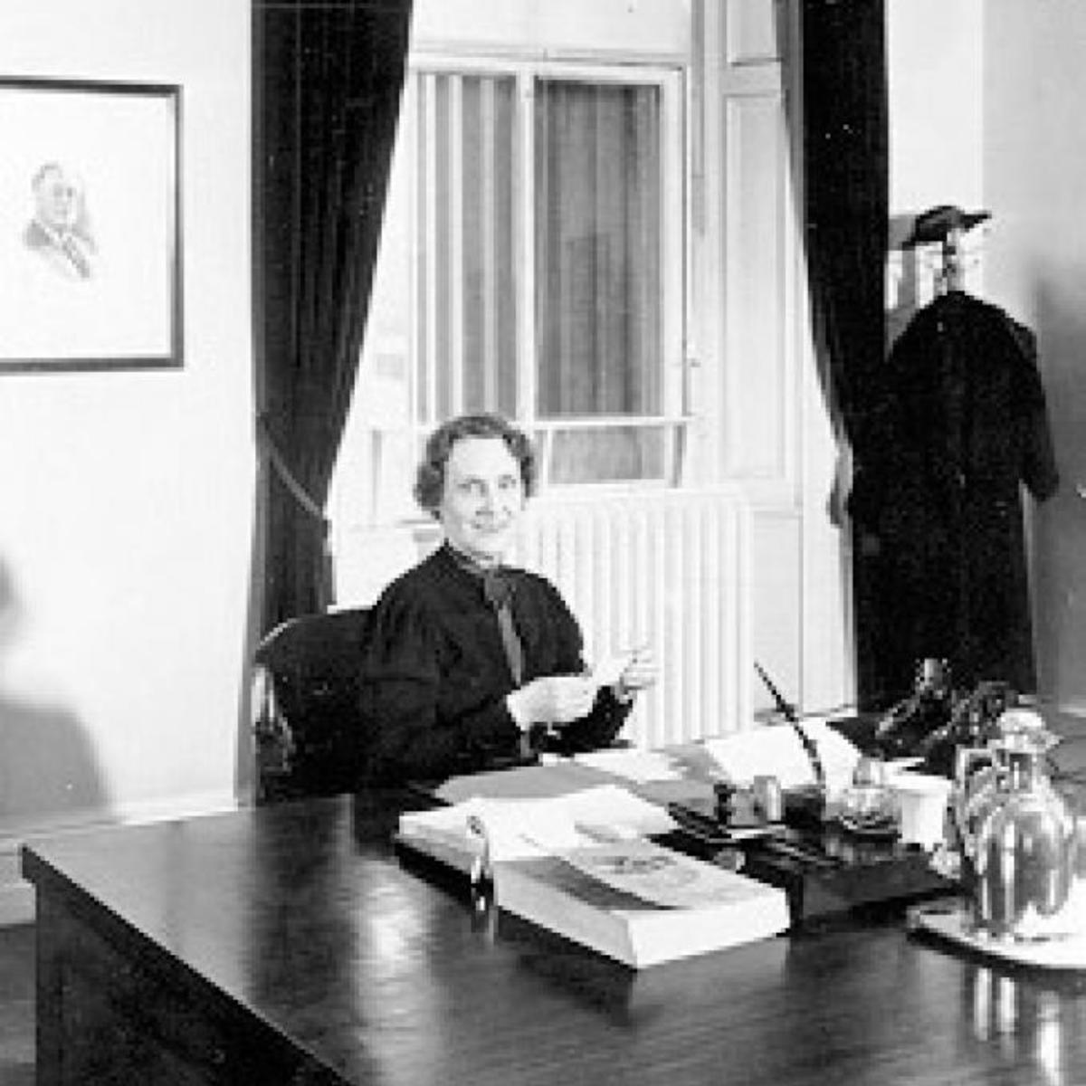 Nellie Tayloe Ross: The First Female Governor of a U.S. State - HubPages