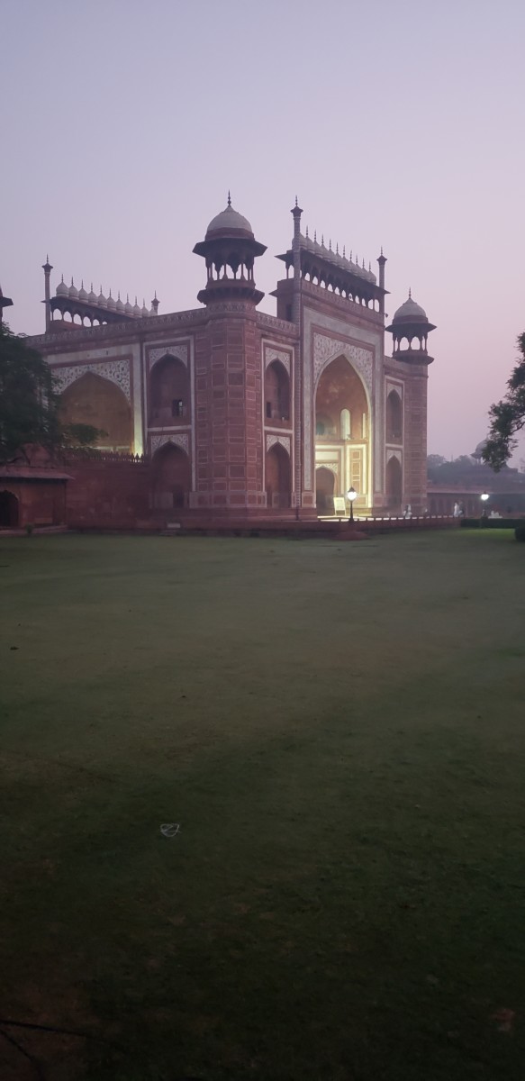 The Dos and Don'ts of Visiting the Taj Mahal - WanderWisdom