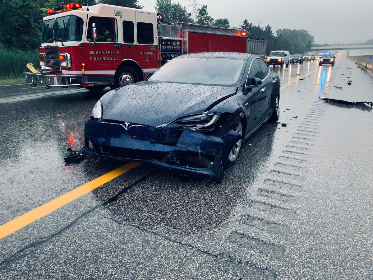 Dash Cam Footage Shows Tesla Being Totaled by an Uninsured Teenage ...