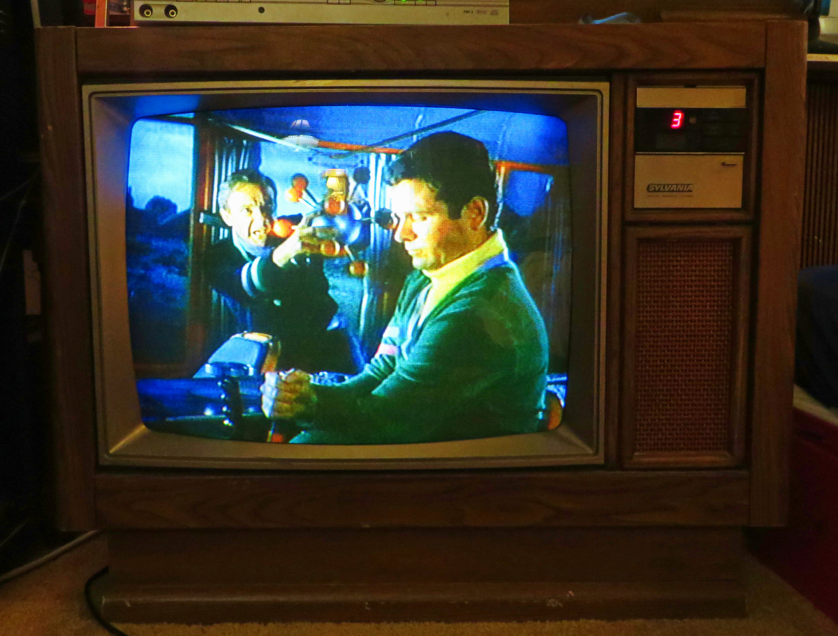 1988 Sylvania Color Television Model RLH910 AK01, Sylvania Chassis ...