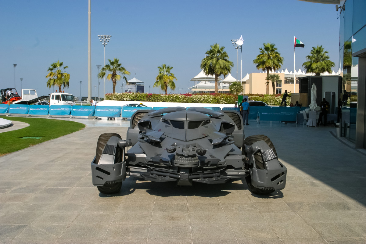 Man Shows Off Custom Build That Could Easily Pass as an IRL Batmobile ...