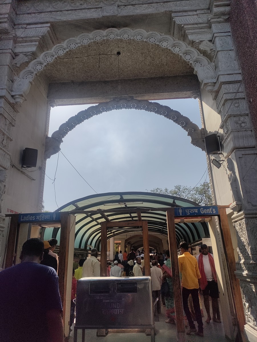 Shani Singnapur - a unique town with a temple of Shani Deva and without ...