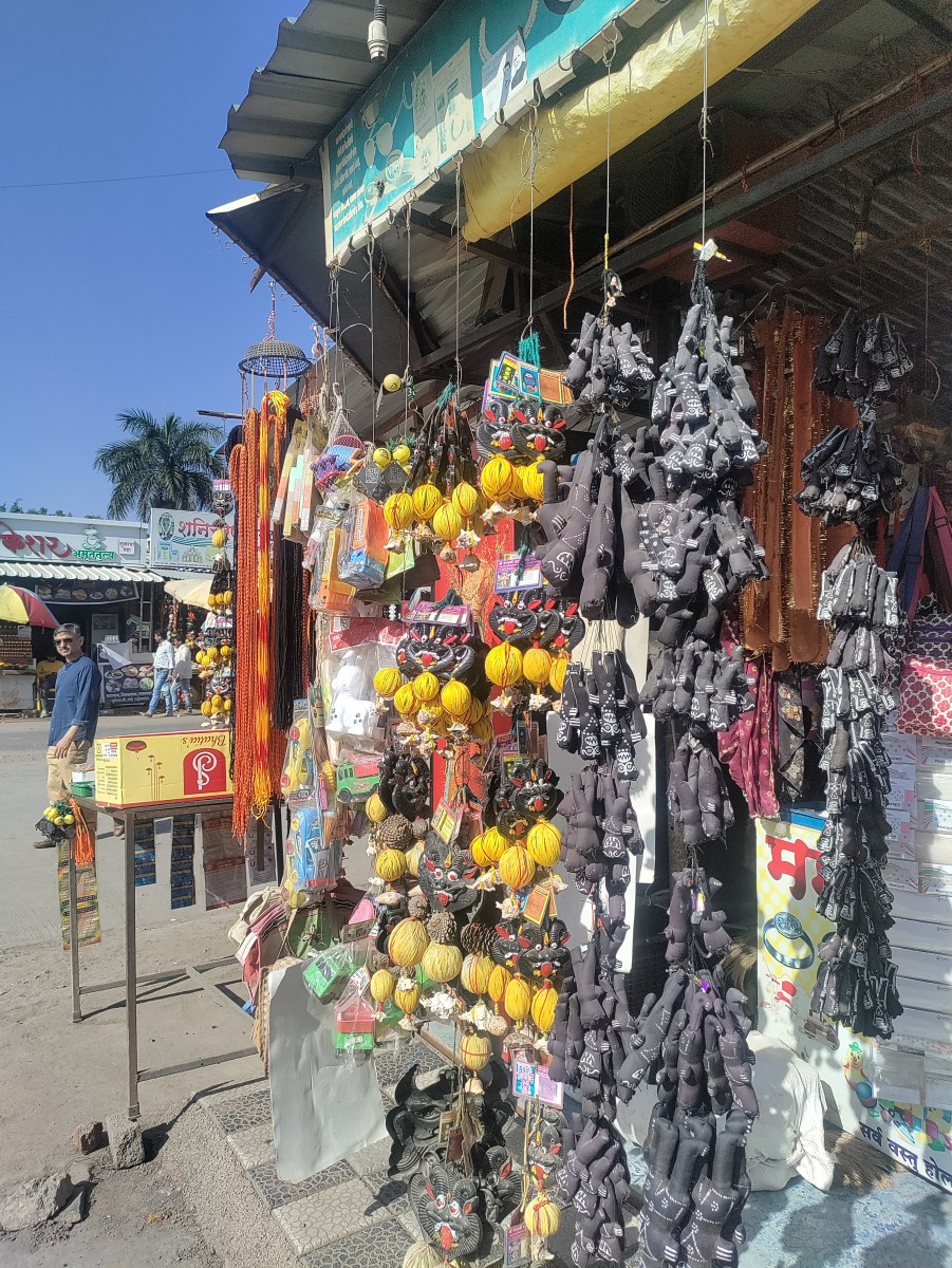 Shani Singnapur - a unique town with a temple of Shani Deva and without ...