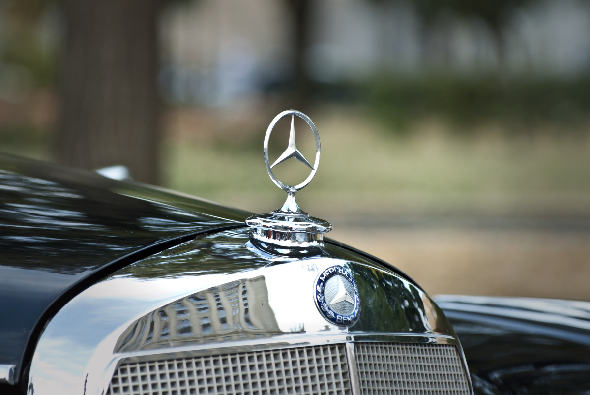 Mercedes-Benz Gets Chrome Holographic Wrap of Malibu Barbie’s Dreams ...