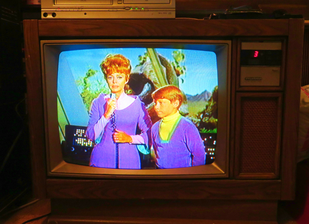 1988 Sylvania Color Television Model RLH910 AK01, Sylvania Chassis ...