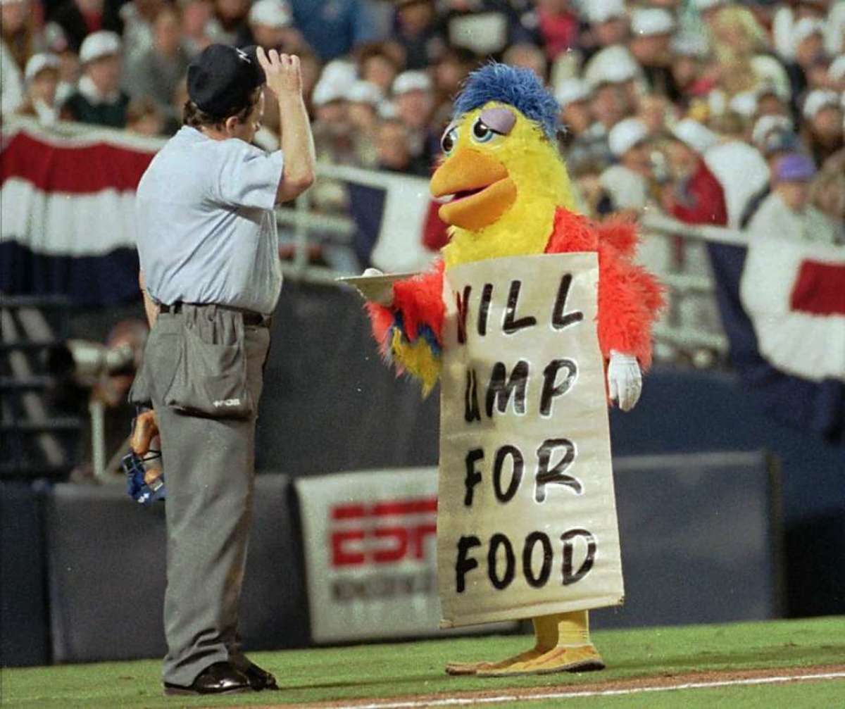 The Seven Most Famous MLB Mascot Incidents - HubPages