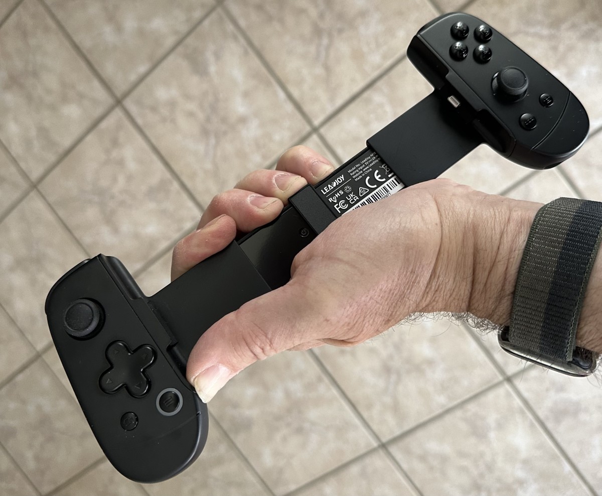 The LeadJoy M1B Mobile Gaming Controller for iPhone Is Ready To Play ...